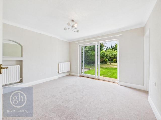 4 bedroom detached house to rent