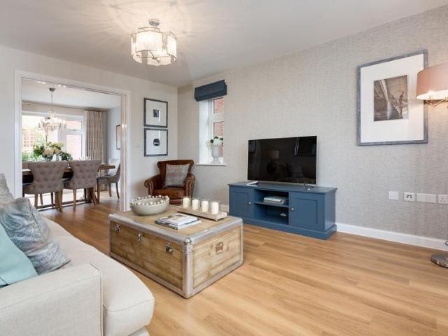 4 bedroom detached house to rent