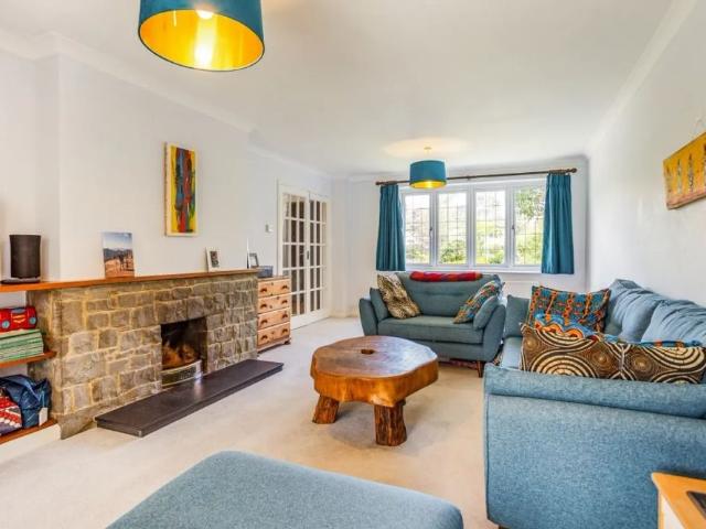 4 bedroom detached house to rent