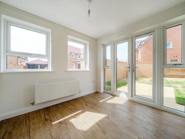 4 bedroom detached house to rent
