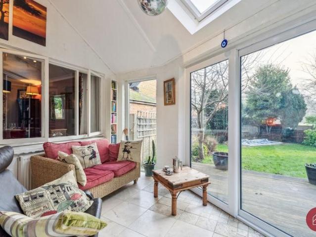 4 bedroom detached house to rent