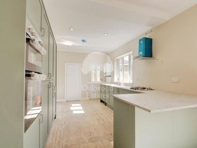 4 bedroom detached house to rent