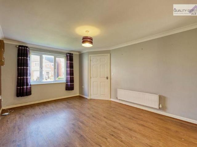 4 bedroom detached house to rent