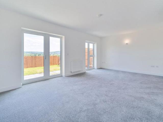 4 bedroom detached house to rent