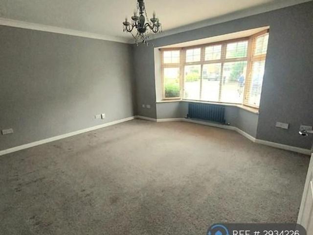 4 bedroom detached house to rent