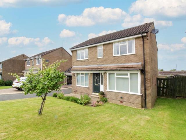 4 bedroom detached house to rent