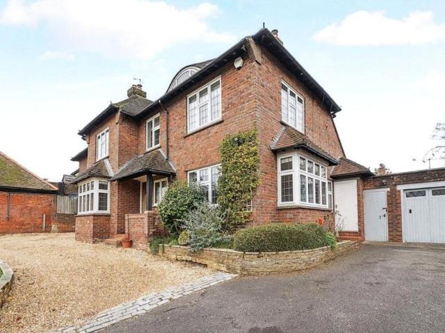 4 bedroom detached house to rent