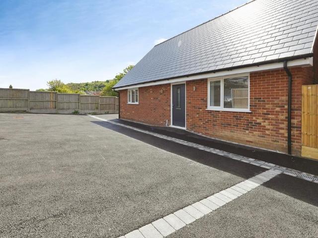 4 bedroom detached house to rent