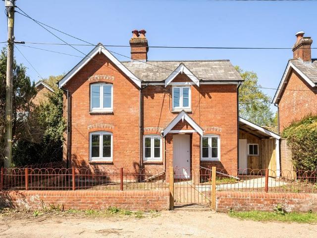 4 bedroom detached house to rent
