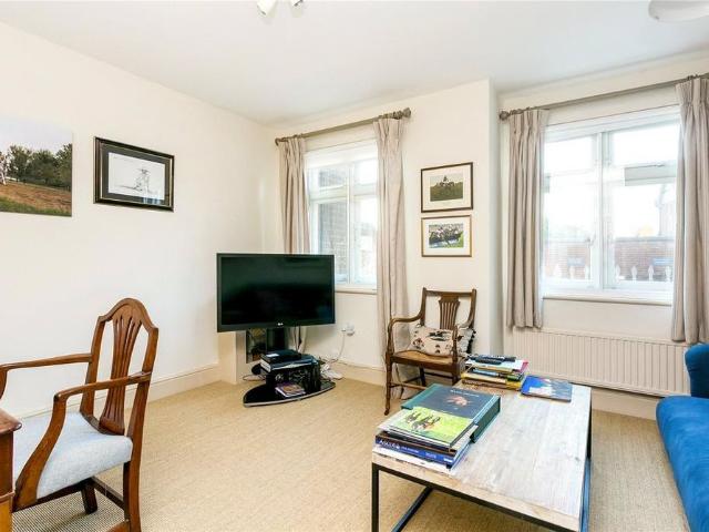 4 bedroom detached house to rent