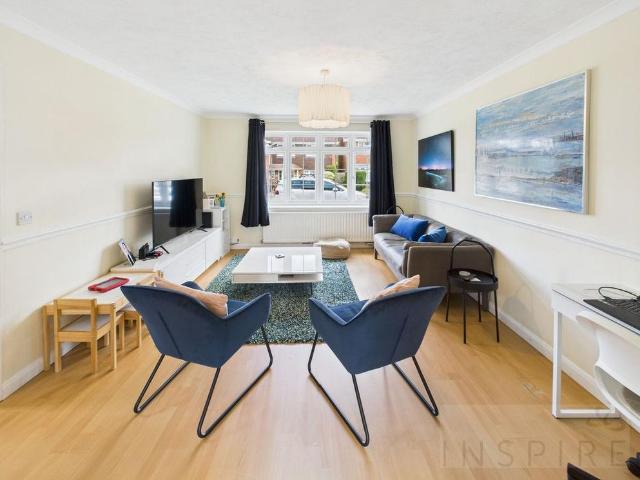 4 bedroom detached house to rent