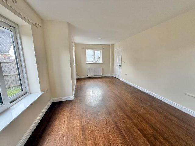 4 bedroom detached house to rent