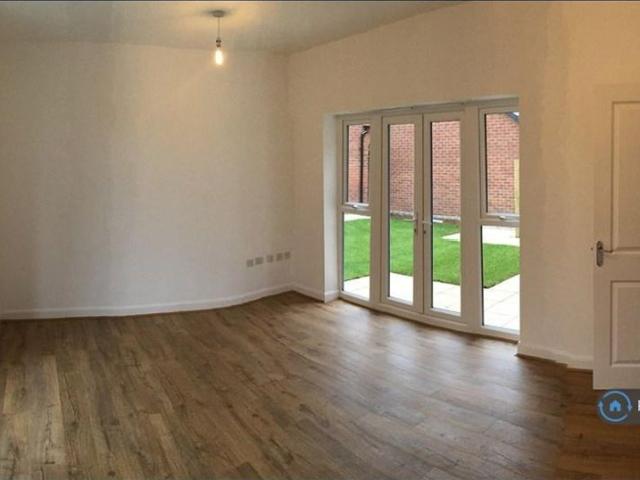 4 bedroom detached house to rent