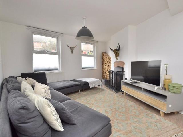 4 bedroom detached house to rent