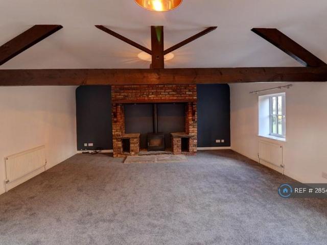 4 bedroom detached house to rent