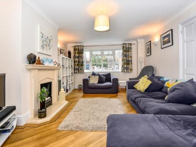 4 bedroom detached house to rent