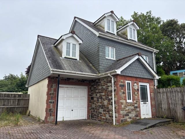 4 bedroom detached house to rent