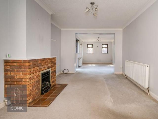 4 bedroom detached house to rent