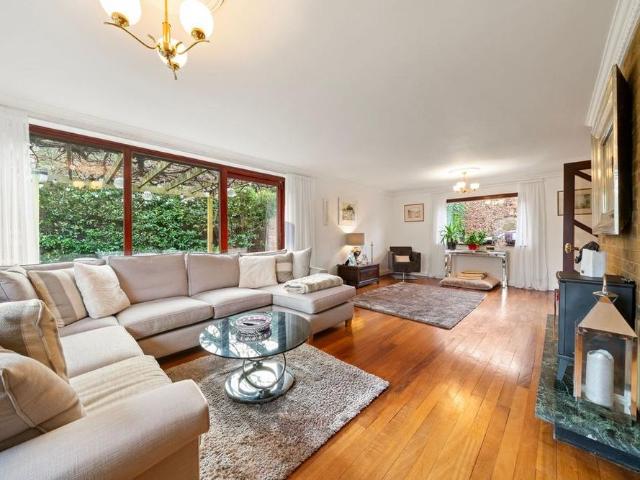 4 bedroom detached house to rent