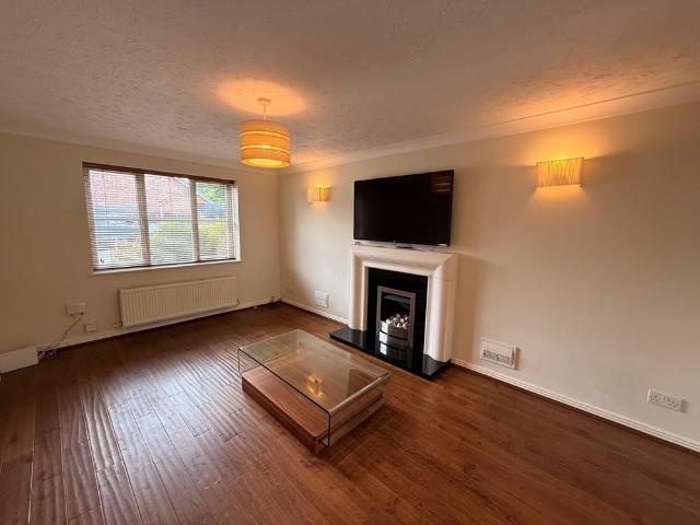 4 bedroom detached house to rent