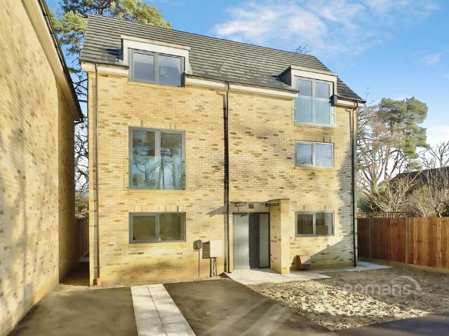 4 bedroom detached house to rent