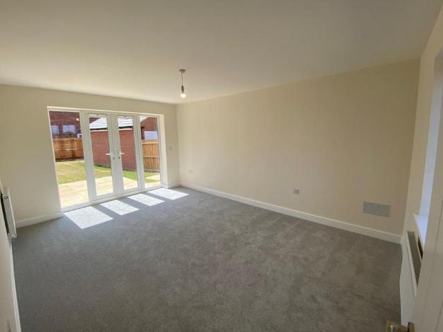 4 bedroom detached house to rent