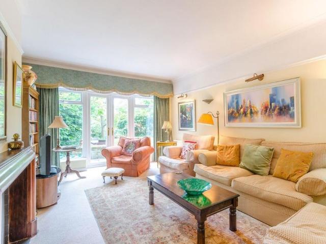 4 bedroom detached house to rent
