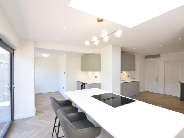 4 bedroom detached house to rent