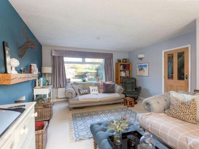 4 bedroom detached house to rent