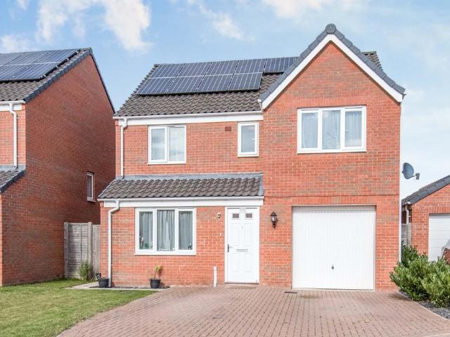 4 bedroom detached house to rent