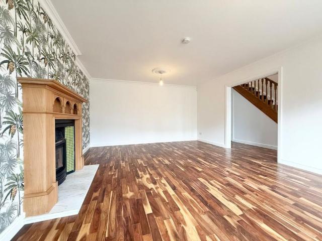 4 bedroom detached house to rent