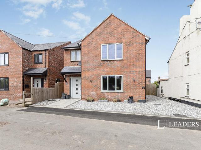 4 bedroom detached house to rent
