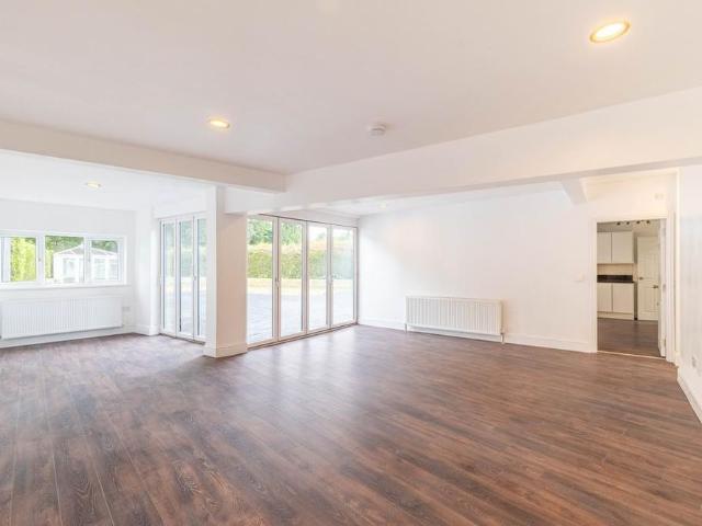 4 bedroom detached house to rent