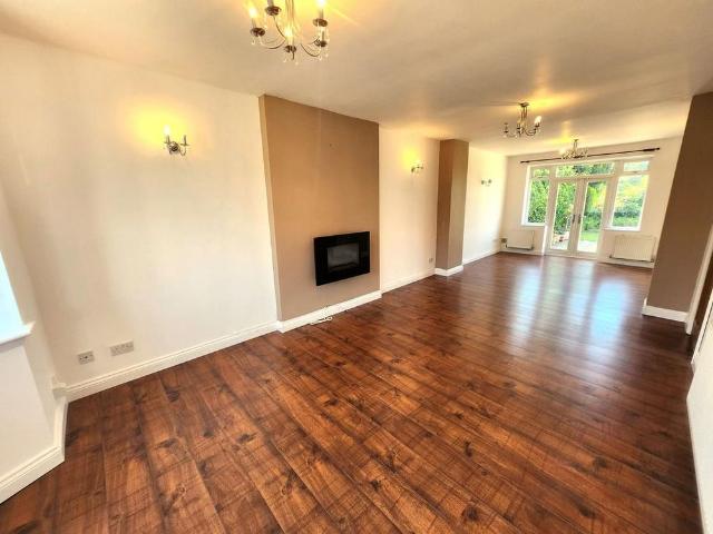 4 bedroom detached house to rent