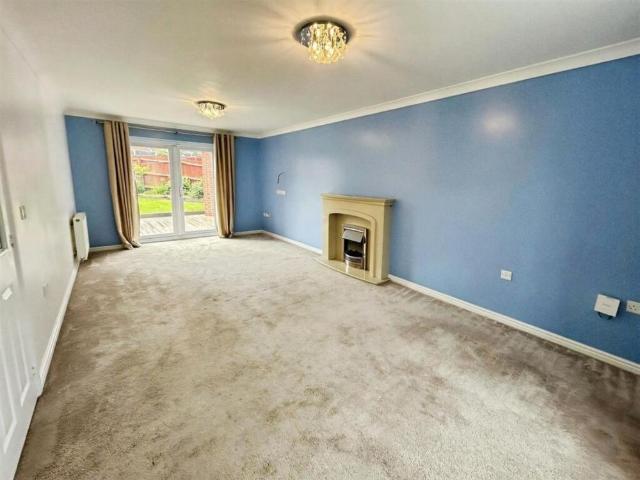 4 bedroom detached house to rent