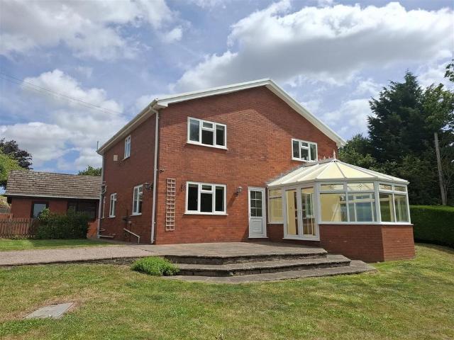 4 bedroom detached house to rent
