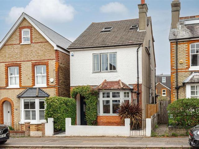 4 bedroom detached house to rent
