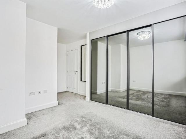 4 bedroom detached house to rent