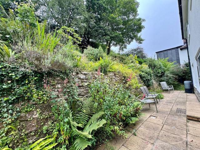 4 bedroom detached house to rent