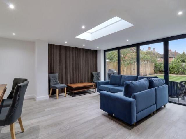4 bedroom detached house to rent