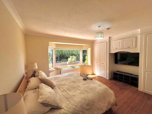 4 bedroom detached house to rent
