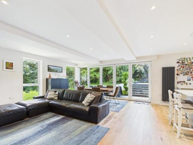 4 bedroom detached house to rent