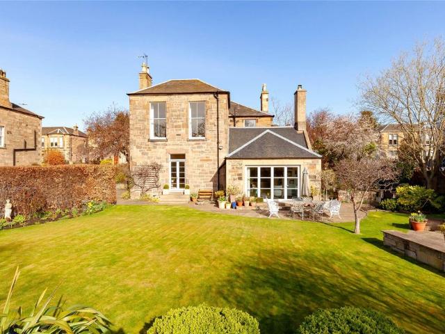 4 bedroom detached house to rent