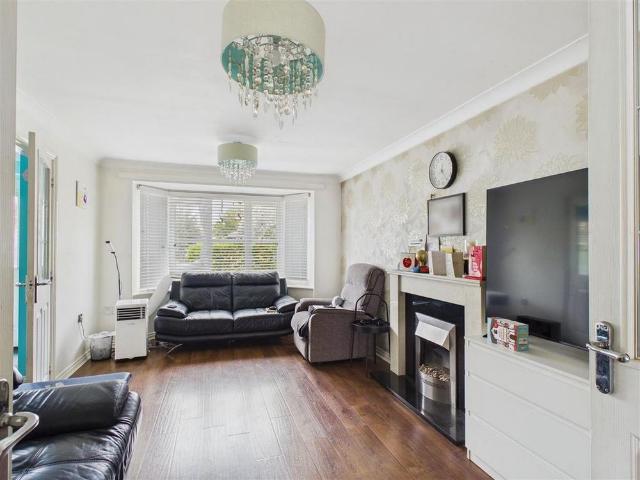 4 bedroom detached house to rent