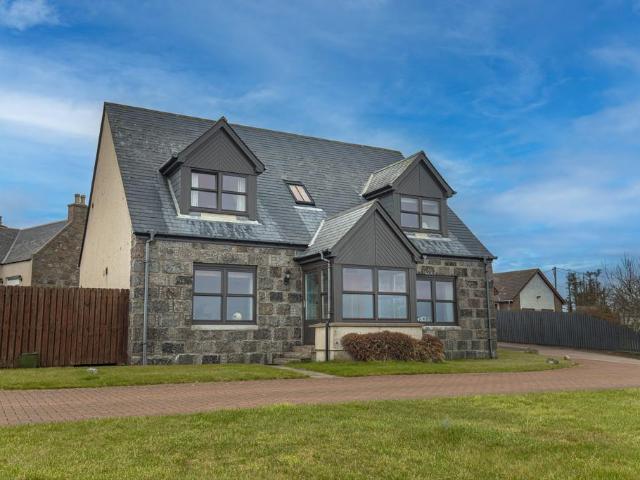 4 bedroom detached house to rent