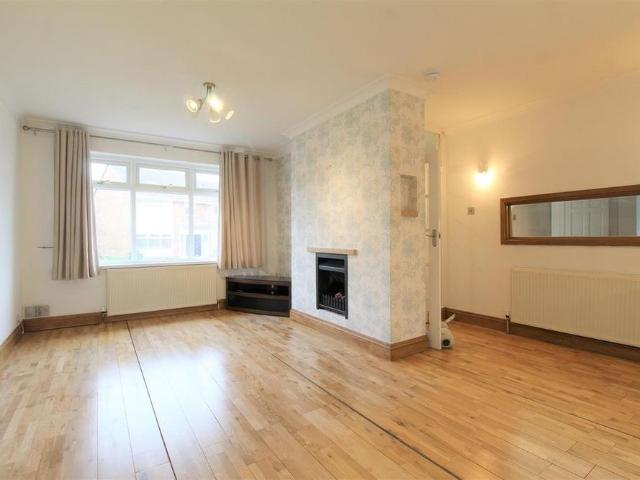 4 bedroom detached house to rent