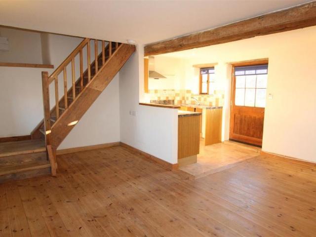 4 bedroom detached house to rent