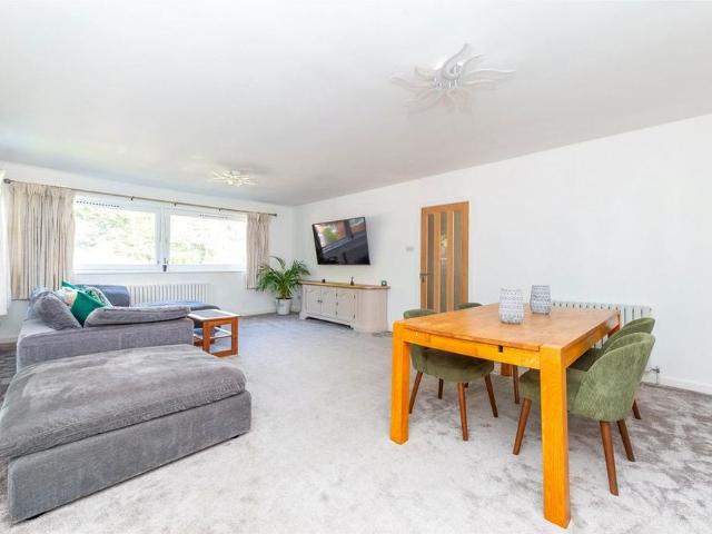 4 bedroom detached house to rent