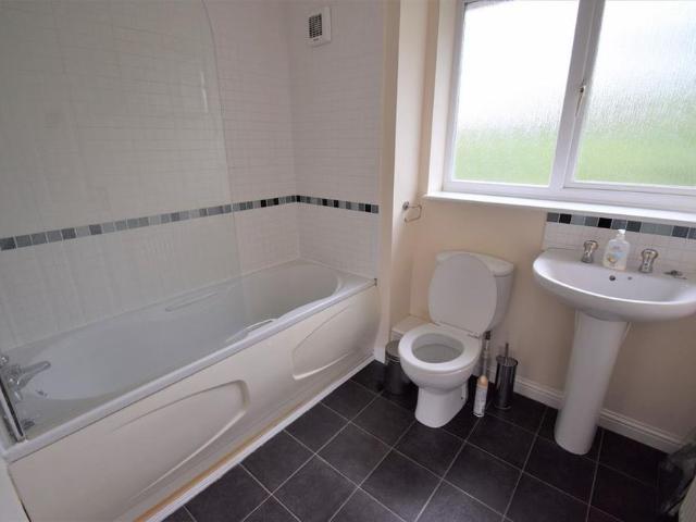 4 bedroom detached house to rent