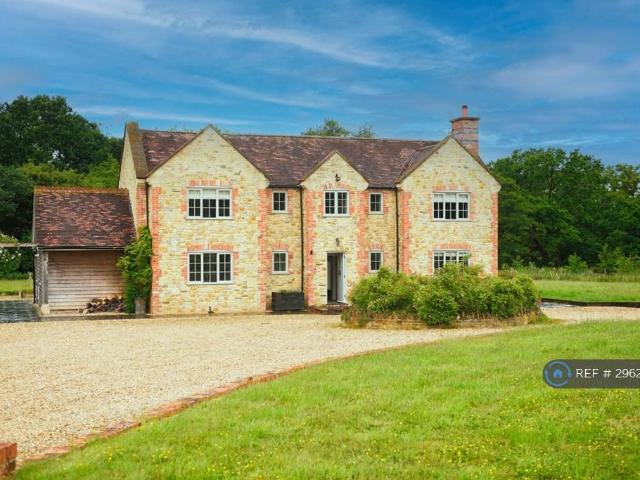 4 bedroom detached house to rent
